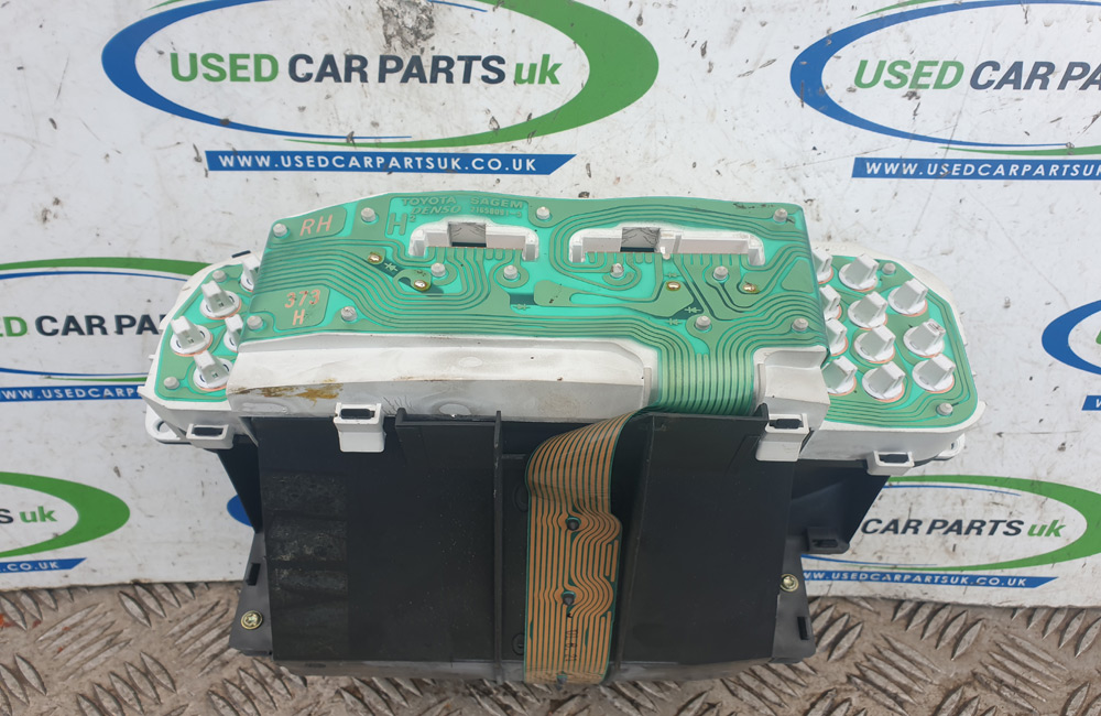 Toyota Yaris MK1 speedometer digital clocks | Used Car Parts UK
