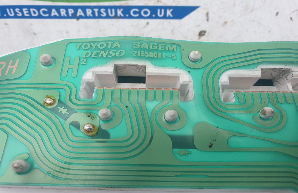 Toyota Yaris MK1 speedometer digital clocks | Used Car Parts UK