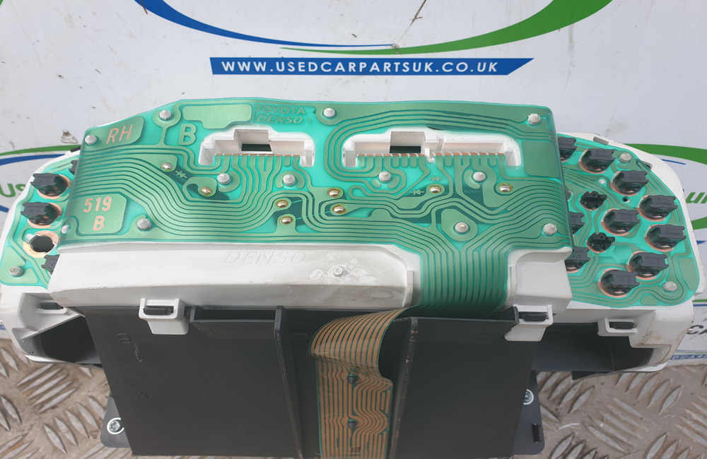 Toyota Yaris speedo 83800-0D350 | Used Car Parts UK