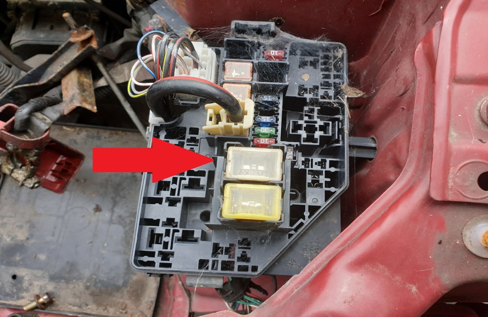 Toyota Yaris 120 Amp battery alternator fuse | Used Car Parts UK