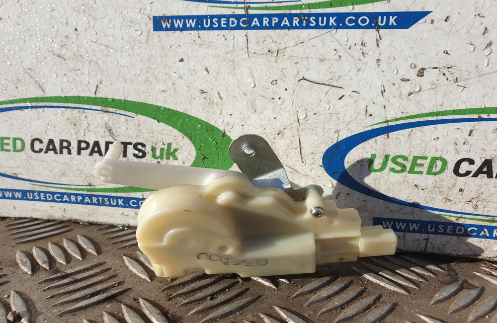 Toyota Yaris MK1 boot lock motor VNK | Used Car Parts UK