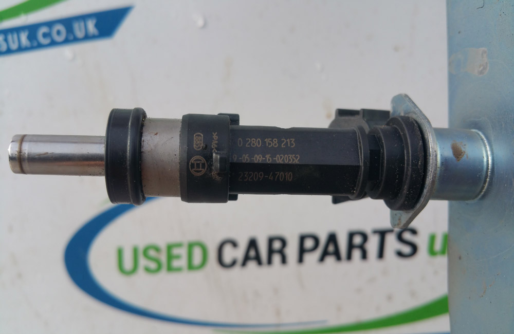 Toyota Yaris fuel injectors and rail 23209-47010 | Used Car Parts UK