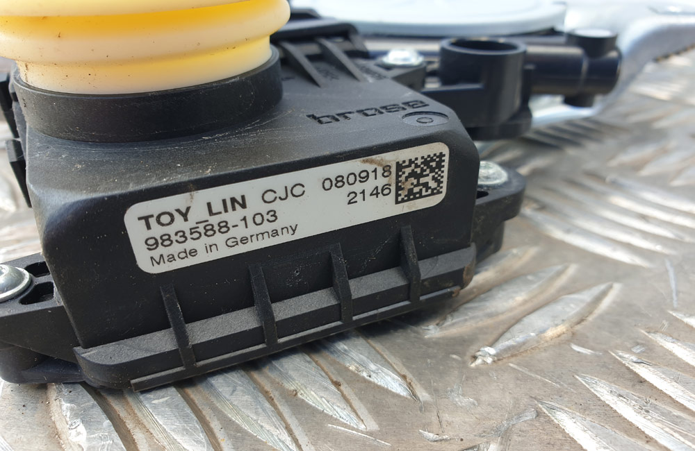 Toyota Yaris 3 door window regulator electric MK2 | Used Car Parts UK