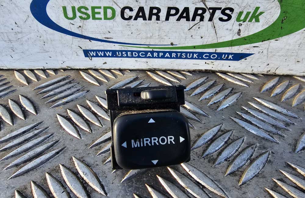 Toyota Yaris Verso MK1 Door Wing Mirror Switch | Used Car Parts UK