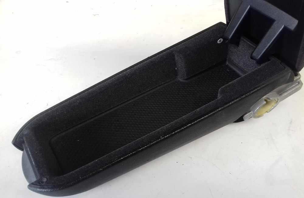 VW Golf MK4 centre arm rest | Used Car Parts UK