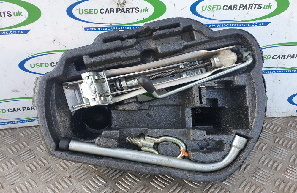 VW Golf MK4 wheel jack brace tow eye | Used Car Parts UK