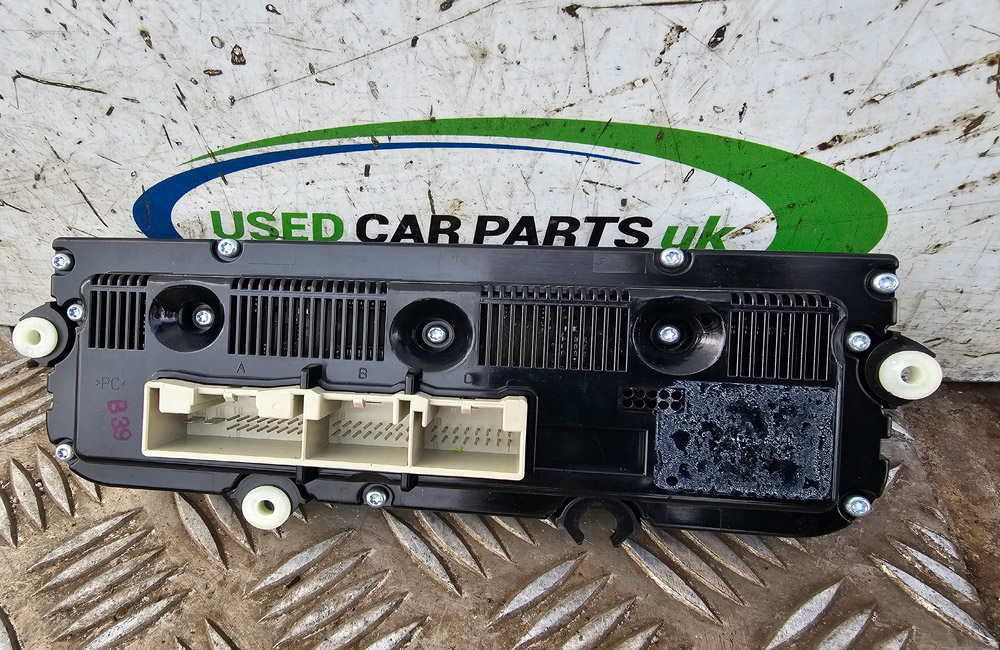 VW Golf MK5 Heater Control Panel Display | Used Car Parts UK