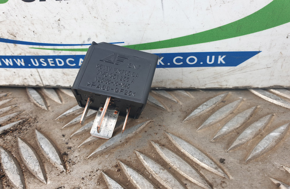 VW Golf Relay 100 7M0951253A | Used Car Parts UK