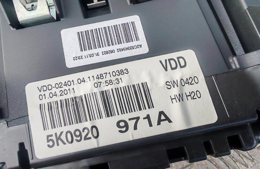 VW Golf MK6 1.6 TDI Speedometer 5K0920971A | Used Car Parts UK