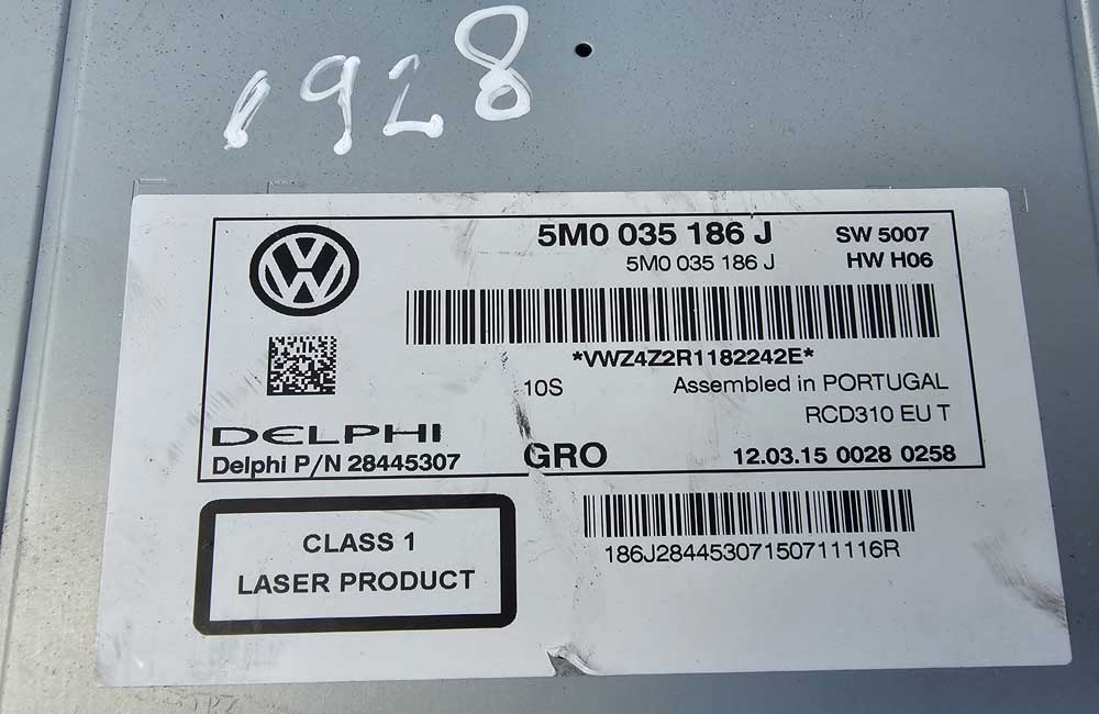 VW Jetta MK5 CD Player 5M0035186J RCD310 | Used Car Parts UK