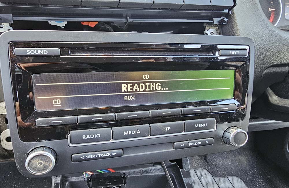 VW Jetta MK5 CD Player 5M0035186J RCD310 | Used Car Parts UK