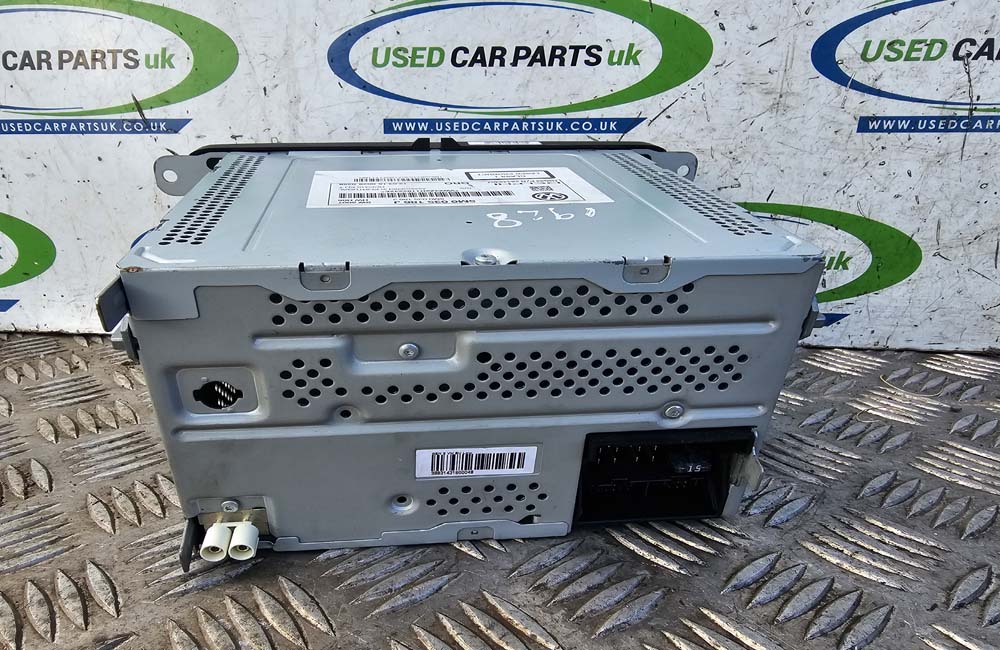VW Jetta MK5 CD Player 5M0035186J RCD310 | Used Car Parts UK