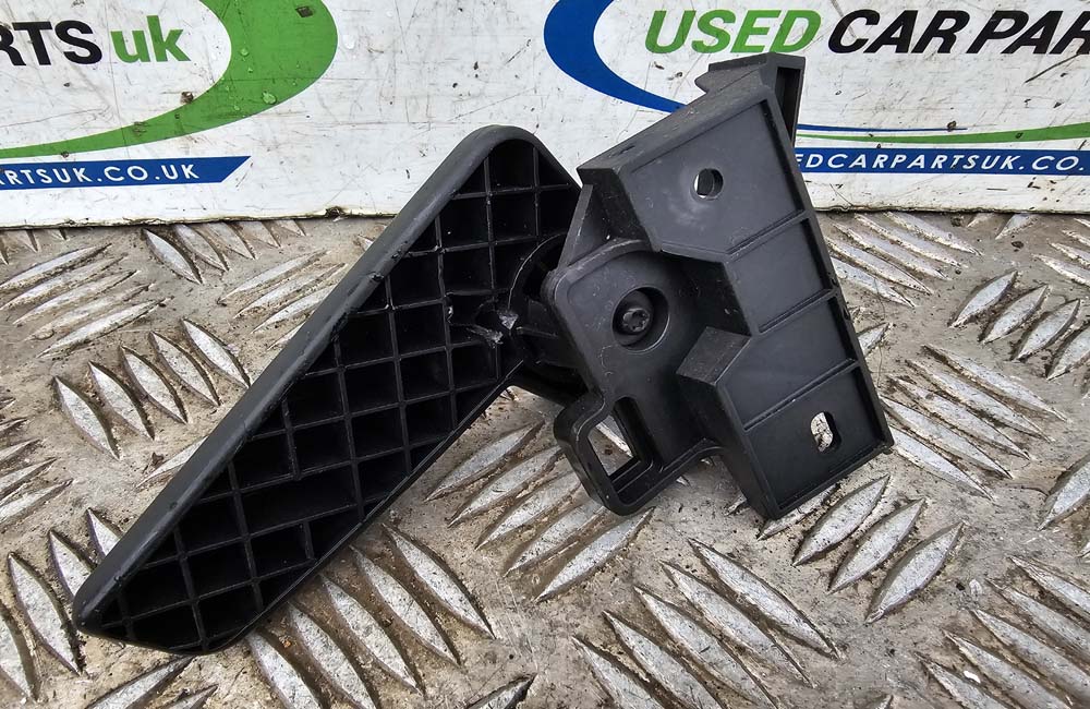 VW Passat B6 Bonnet Release Handle | Used Car Parts UK