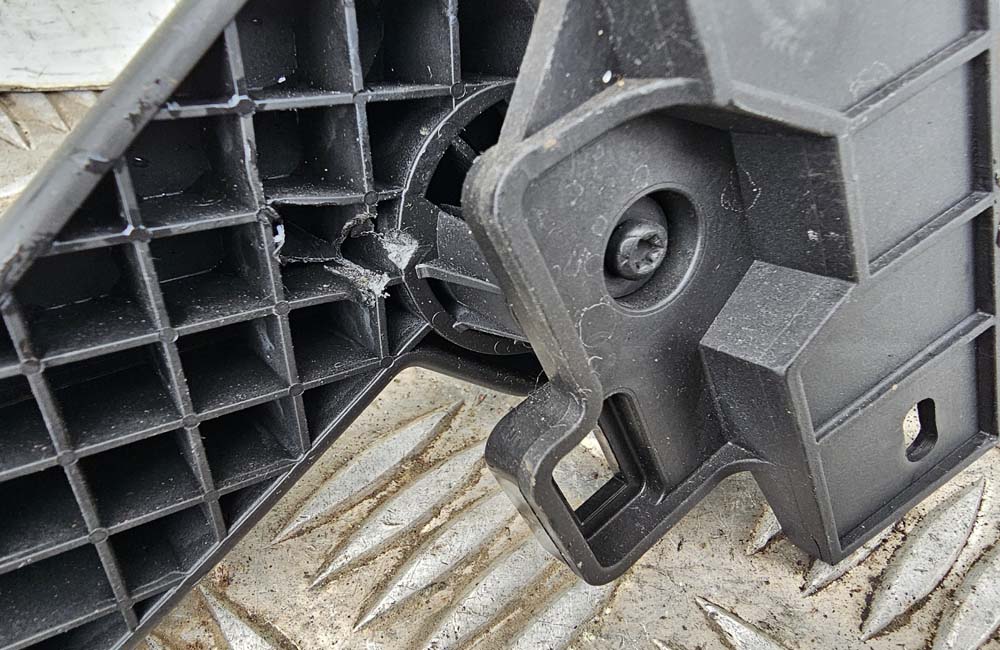 VW Passat B6 Bonnet Release Handle | Used Car Parts UK