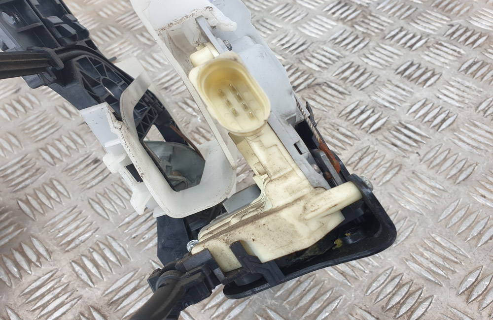 VW Passat B6 rear door lock motor 3C4839016A | Used Car Parts UK