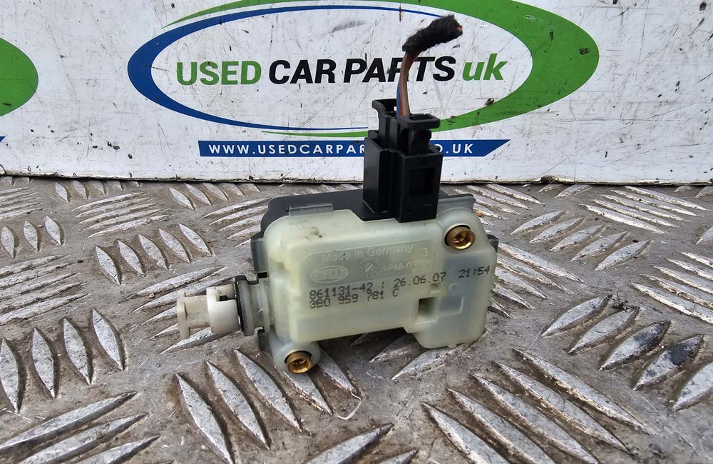 VW Polo MK4 Boot Tailgate Actuator 3B0959781C | Used Car Parts UK