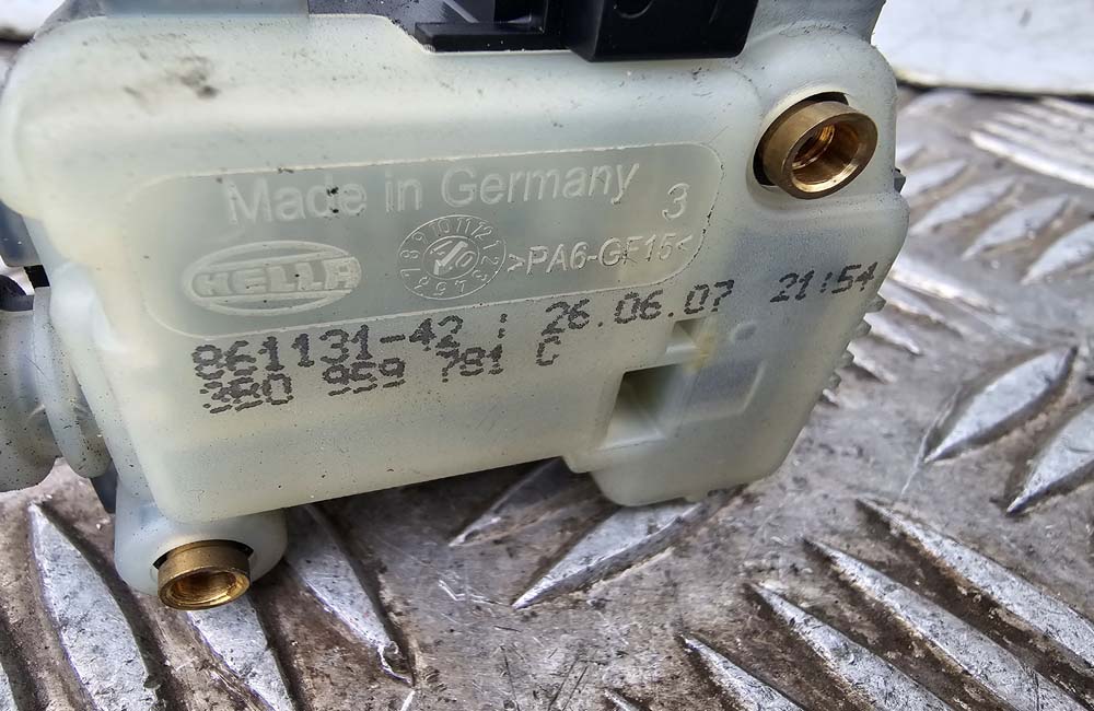 VW Polo MK4 Boot Tailgate Actuator 3B0959781C | Used Car Parts UK
