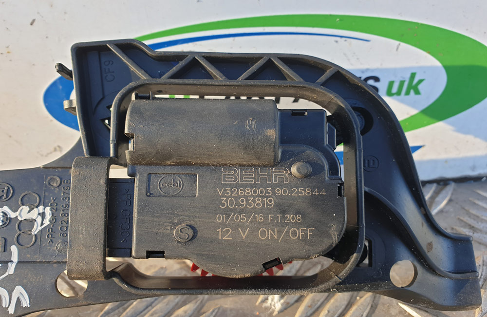 VW Polo heater flap motor V3268003 | Used Car Parts UK