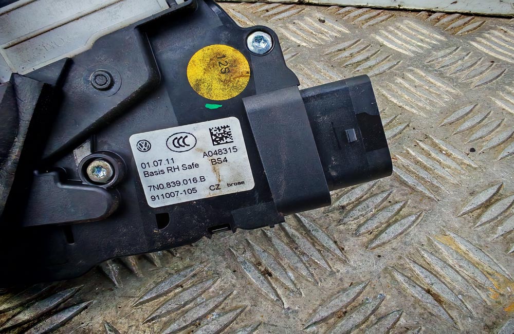 VW Sharan MK2 Rear Right Door Lock Motor 7N0839016B | Used Car Parts UK