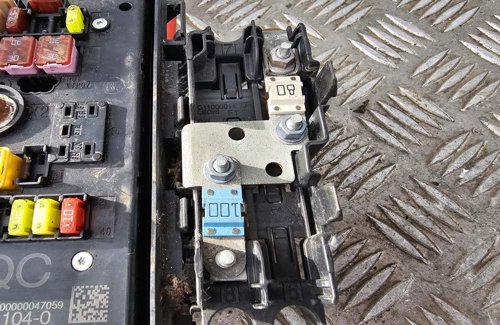 Vauxhall Astra J Fuse Box 13302311 QC | Used Car Parts UK