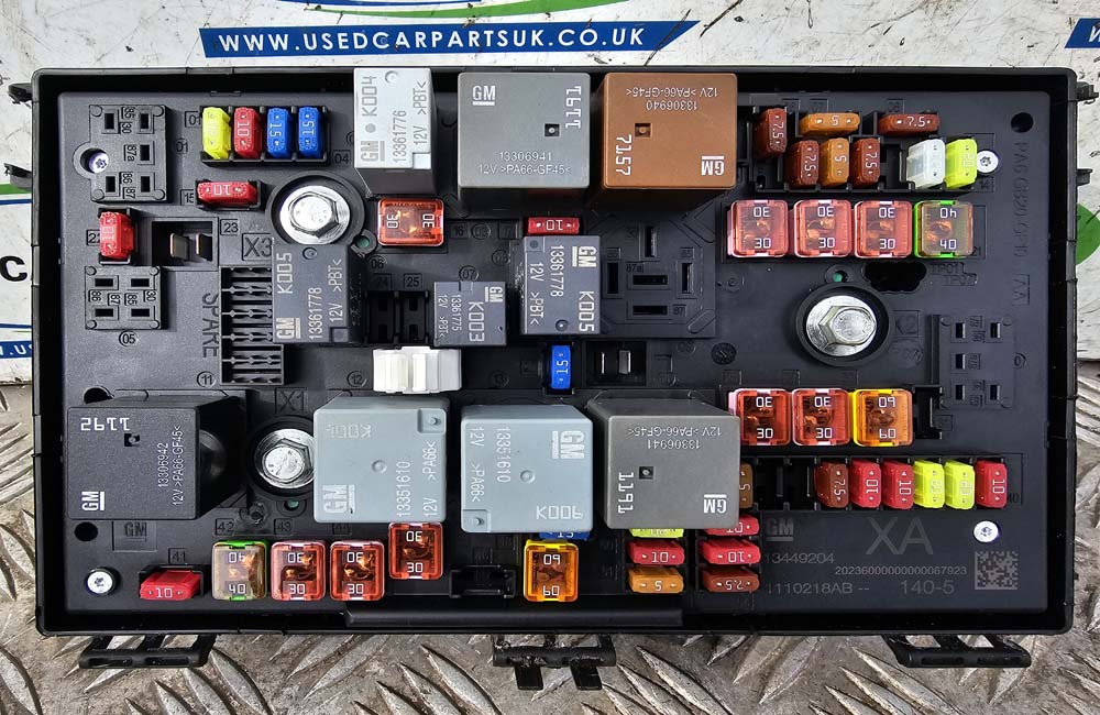 Vauxhall Astra J Fuse Box 13449204 | Used Car Parts UK