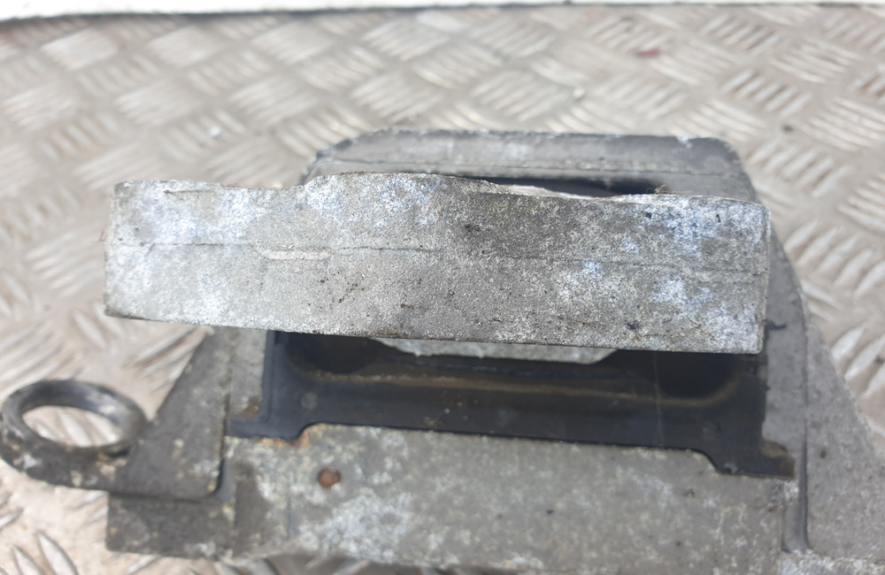 Vauxhall Insignia CDTI engine mount top MK1 | Used Car Parts UK